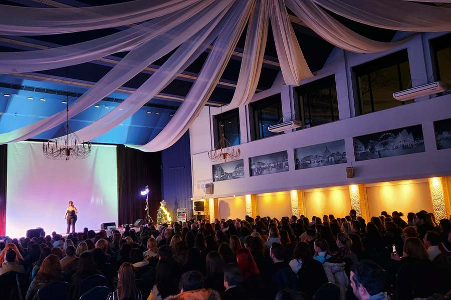 ΣΟΦΙΑ ΜΟΥΤΙΔΟΥ: Live stand up comedy - Artion Theater